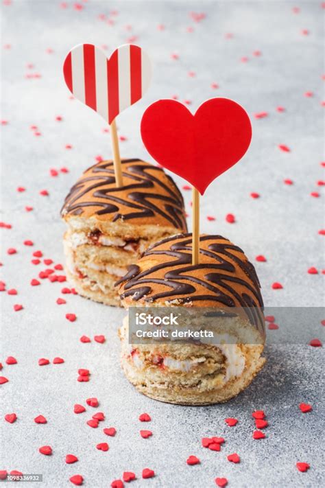 퍼프 페이스 트리 크림입니다 개념 발렌타인의 날 공간에 복사 합니다 0명에 대한 스톡 사진 및 기타 이미지 0명 공휴일 꽃 식물 Istock