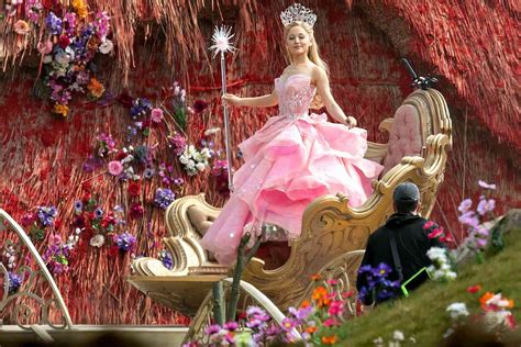 Wicked Ariana Grande Comemora Fim Das Gravações Em Emocionante Publicação No Instagram