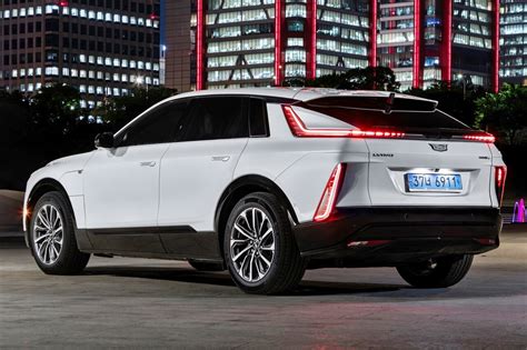 초도 물량 완판 억소리 나는 전기차 캐딜락 리릭 고객 인도 시작