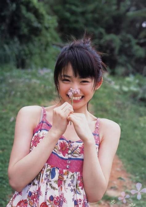 岡本玲の激カワ美少女なスレンダーボディのビキニショット！少女時代 美女の集い