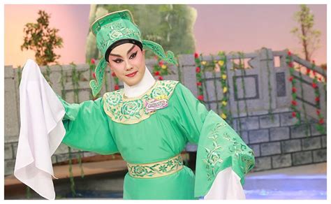 她是tvb最像男人的女人，也是大家心目中的女神，54岁仍英气十足财经头条