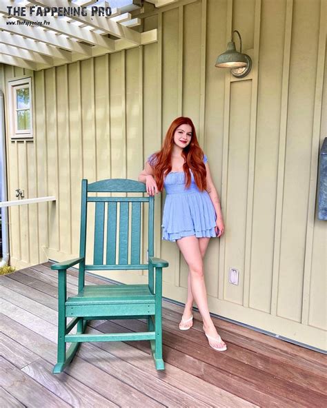 Ariel Winter Flaunts Her Sexy Bare Feet Legs Photos The Fappening