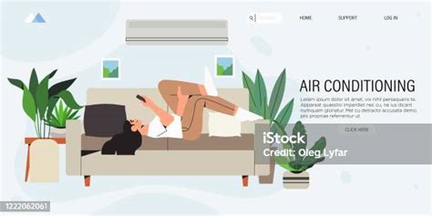 여자는 더운 여름 날과 더위를 탈출 하는 동안 에어컨 또는 냉각 시스템을 갖춘 거실에서 편안 하 게 소파에 휴식 가정용 스마트