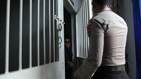 Indonesian Men Face Lashing For Reportedly Having Sex With Each Other Teen Vogue