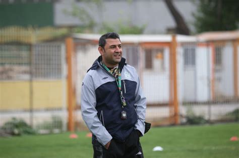 فاضلی جام حذفی را جدی می‌گیریم آریو اسلامشهر فوتبال خوبی بازی می کند