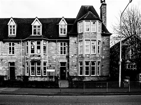 무료 이미지 검정색과 흰색 도로 거리 집 도시 건물 정면 단색화 영국 역사 재산 피터 버러 이웃 흑백 사진 주거 지역 4097x3073