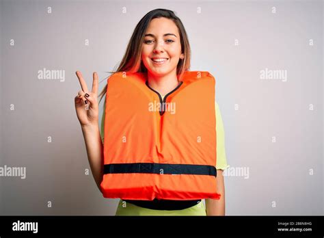 Junge Schöne Blonde Frau Mit Blauen Augen Die Orangefarbene
