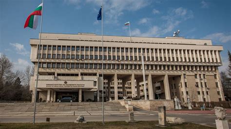 МВнР Опитите на Русия да прехвърли отговорността за войната в Украйна върху България са груба