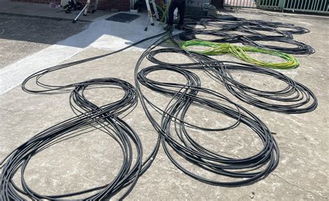 정보통신기술사 케이블 풀링 작업 선로변 설치한 덕트 따라 맨홀도 통과하고 여자화장실 천정도 통과 Facebook