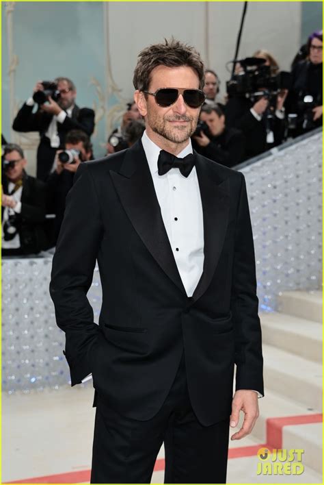 Photo Bradley Cooper Looks Sharp Blax Tux Aviators Met Gala 11 Photo 4927948 Just Jared