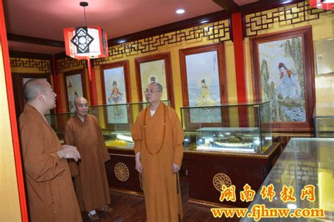 加拿大佛教会长达义大和尚到麓山寺拜访圣辉大和尚