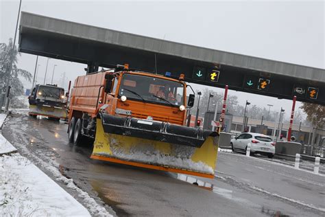 Météo Chutes De Neige Dans La Drôme Lautoroute A7 Coupée Pendant 4