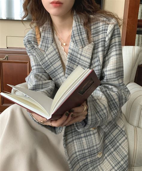 체크무늬 모직 롱코트 테일러카라 루즈핏 오버핏 격자무늬 더블버튼 일자 스트레이트 긴 뒷트임 자켓 코트 겨울 부드러운 정장 수트 단정한 깔끔한 오피스 출근룩 결혼식 하객