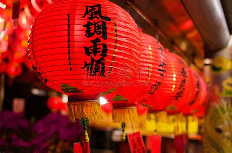 中国灯笼 春节 新年 灯笼 一见钟情 放焰火 中国 中国元宵节 纸灯笼 灵性图片素材下载 稿定素材