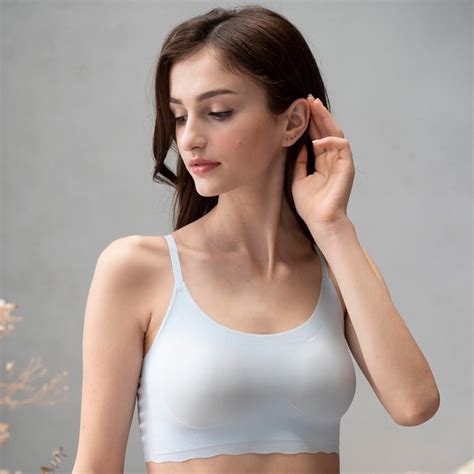 華歌爾 Gococi M Ll無鋼圈內衣淺藍 套穿式無痕親膚 花生襯墊塑造美胸 集中包覆內衣 Yahoo奇摩購物中心
