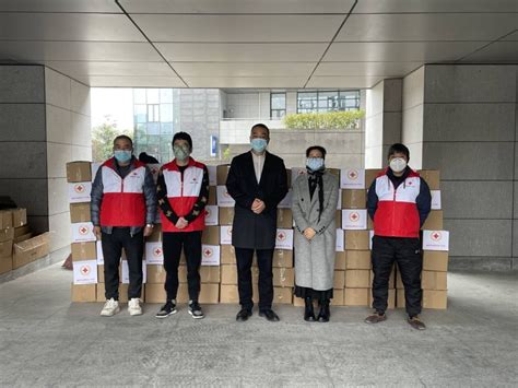 龙湾区红十字会4000份爱的护卫暖了80岁老人们