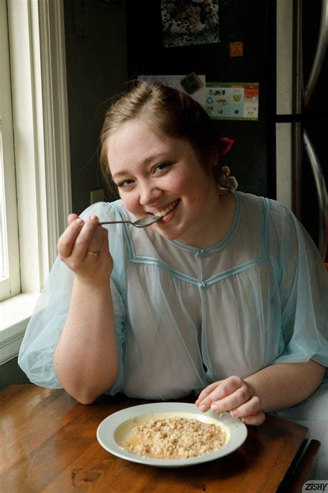 Chubby Hottie Rose Fessenden Posses In Negligee Photos