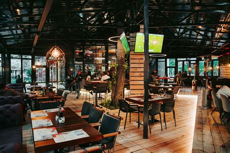 Драматичен театър Перник 15 март от 19 00ч „СТРЕЛЯЙТЕ ПО АРТИСТА