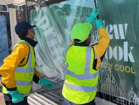 Автобусны буудлуудад хөөстэй угаалга цэвэрлэгээ ариутгал хийж эхэллээ