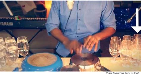 와인잔 렛잇고 주방 용품으로놀라운 연주 감탄