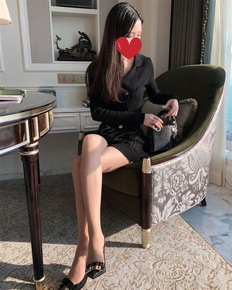 𝘾𝙝𝙡𝙤𝙚霏霏님이 Instagram에 게시물을 공유했습니다 喜欢阳光明媚的日子 ️ Tights Pantyhose Stockings Shinypantyhose