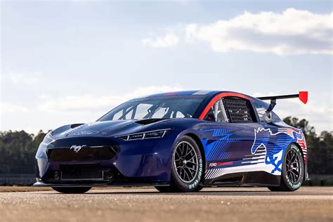 지속가능한 레이스 포드 ‘머스탱 마하 E 기반의 나스카 프로토타입 공개