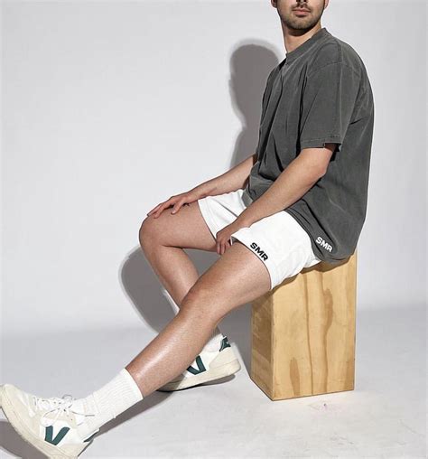 Anyone Know What Script Hes Using R Robloxhackers