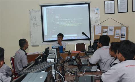 Pentingnya Pemanfaatan Teknologi Dalam Penggunaan Media Sekolah Teras Media Portal Berita