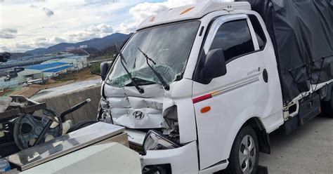 경주 문산터널 인근 화물차 6중 추돌4명 사상