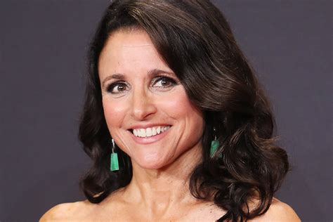 57 Year Old Julia Louis Dreyfus Shows Off Beach Body In Hawaii