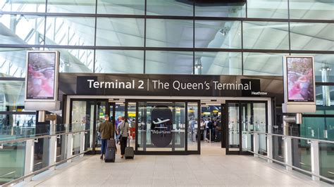 Заради силен вятър Няколко самолета не успяха да кацнат на летище Хийтроу ВИДЕО Старият