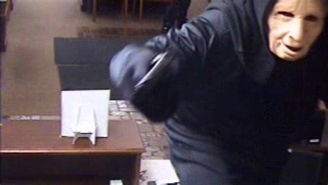 Fbi Divulga Imagens Do Vídeo De Assalto à Mão Armada Em Banco Dos