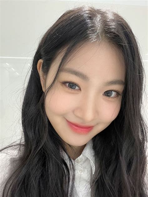 피프티피프티 아란 중학교 졸업사진  연예이슈 수다방 네모판