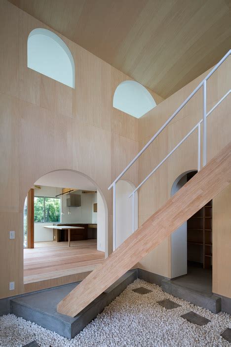 Container Design Arranges Extension Around A Courtyard