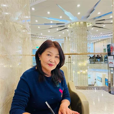 Б НЭГЭН АЛДАРТАЙ ДУУНЫ ТҮҮХИЙГ ЯРЬЖ ӨГӨХ ҮҮ Цуврал 10 Бидний