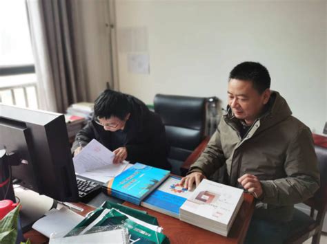 图书馆送教学参考书到智能制造系 图书馆送教学参考书到智能制造系