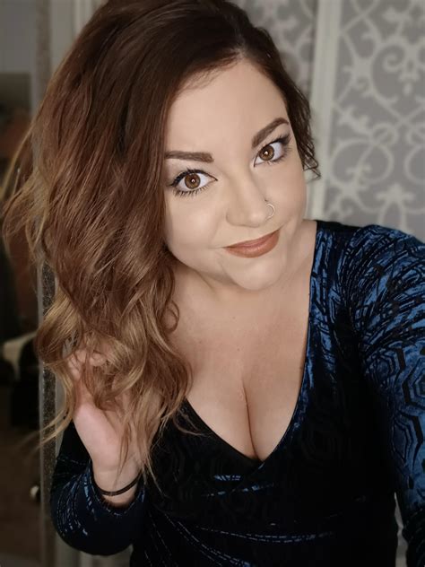 Ladies Night Out 💋 F34 R Selfie