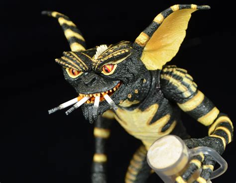 Neca Ultimate Flasher Gremlin Review Cigs 2
