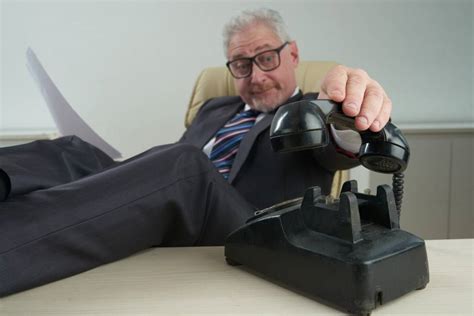 Банк 13 раз за сутки позвонил должнице и получил штраф в полмиллиона рублей