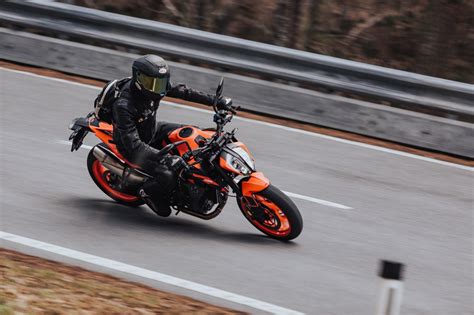 KTM 890 Duke GP 2023 Mid Naked Vergleichstest
