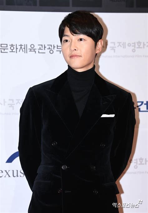 사랑하는 케이티…여친 숨긴 적 없는 송중기 결혼식도 동행 [종합]