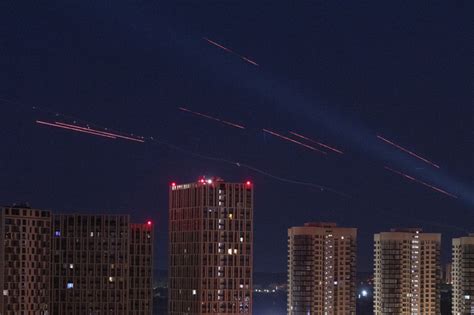 Украйна съобщи за нова нощна руска атака с 35 дрона Дебати