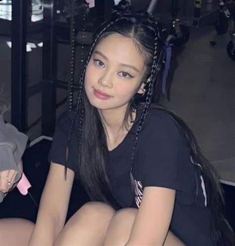 صورة جيني كيم من التيك التوك Black Hair Kpop Black Pink Kpop Asian