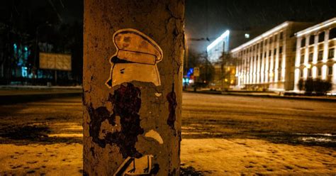 Полицейский на Свободе Стрит Арт Нижнего Новгорода R Nnov