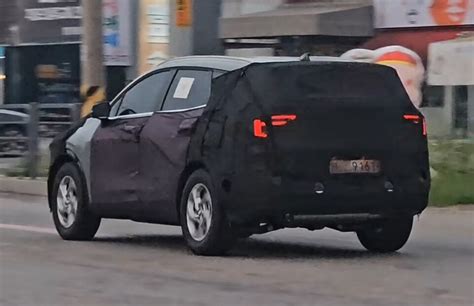 쏘렌토·카니발처럼 바뀌는 듯 기아 스포티지 페이스리프트 새로운 테스트카 포착