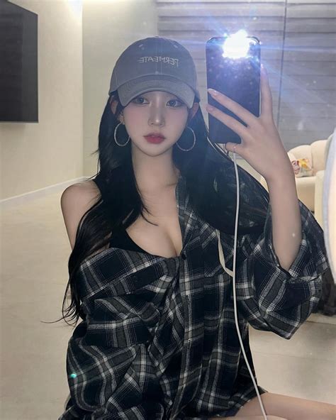 수야 すや 입술 까매지는 아이스크림 🖤 Instagram