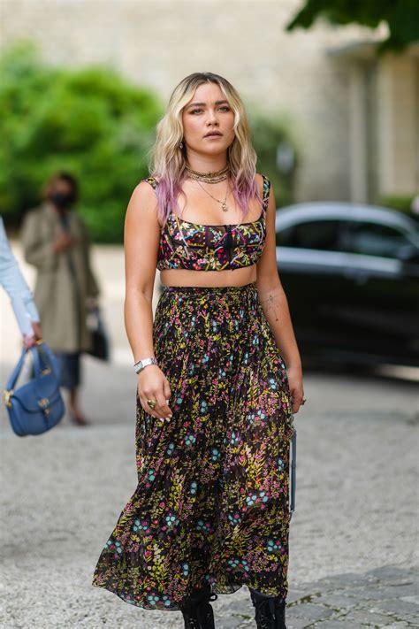 Florence Pughs Best Outfits Through The Years Photos Wwd