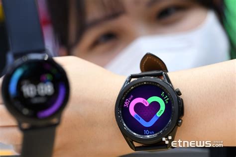 韓 웨어러블 시장 주춤삼성 갤워치6로 반등 모색 전자신문