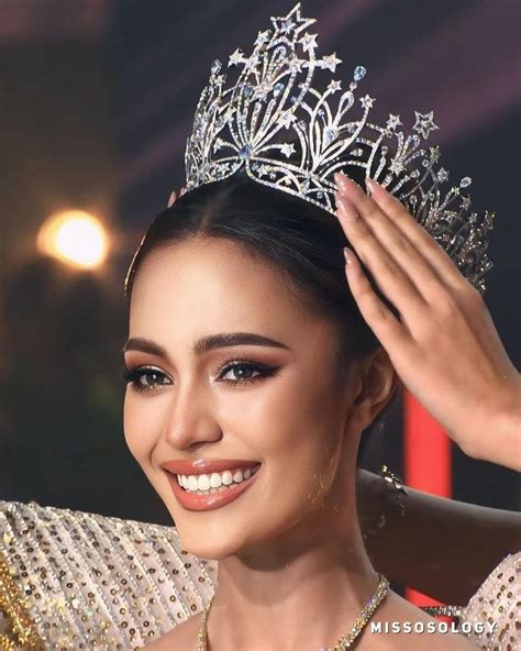 Tân Miss Universe Thailand 2024 Opal Suchata Chuangsri Mới 20 Tuổi Cao