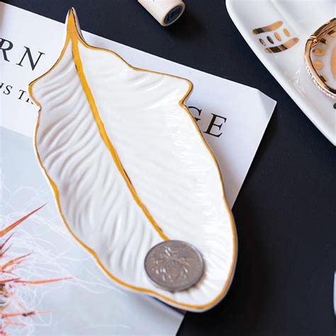 Badu Bg Дисплейна чиния за бижута Форма на перо Многофункционална керамична обеца Пръстен Колие